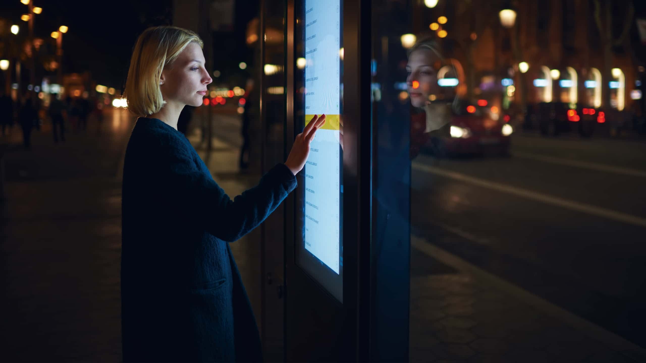Eye Catching Retail Solution | Solution - GIGABYTE U.S.A.